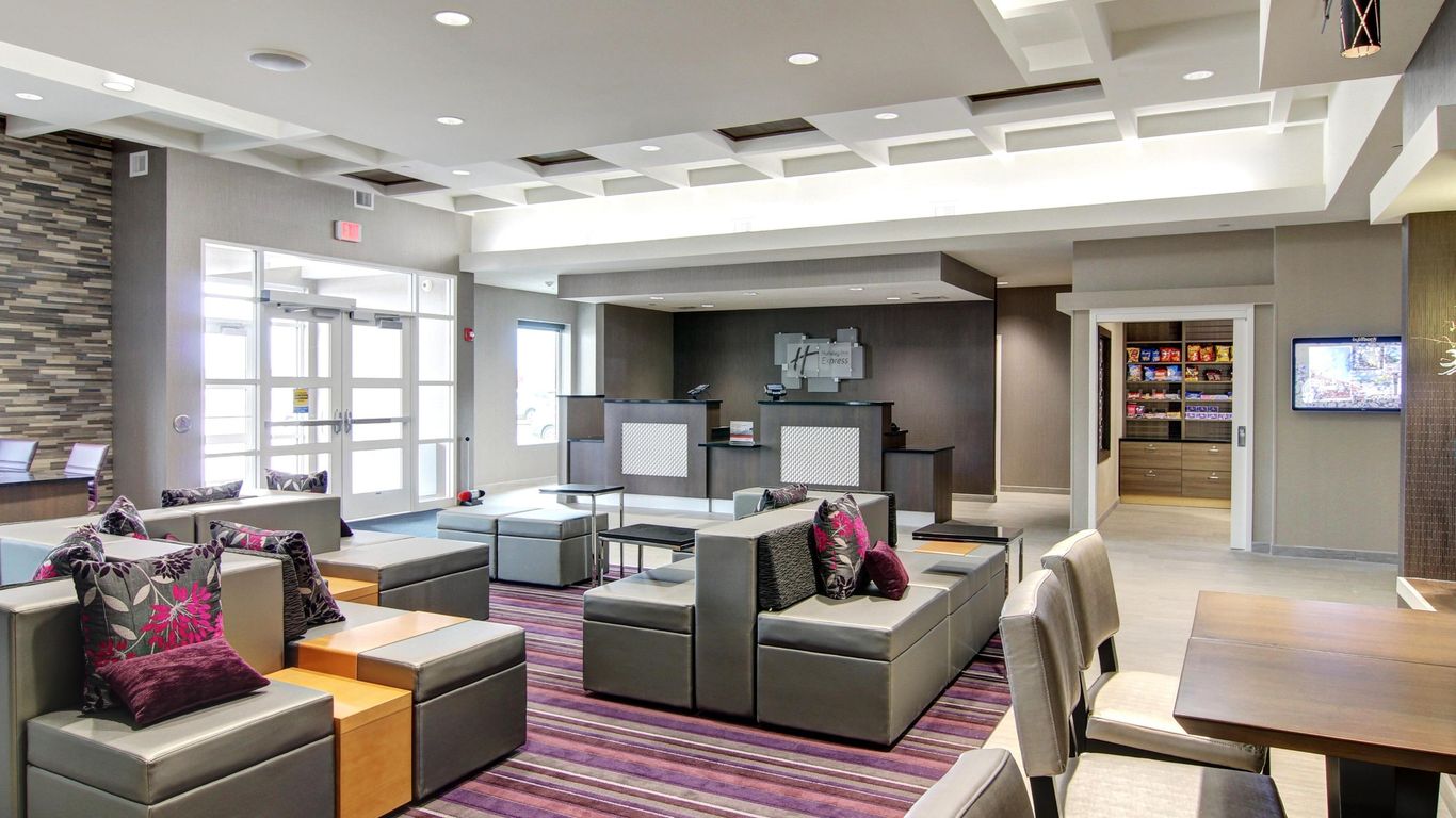 Holiday Inn Express Fargo Sw - I-94 Medical Center S$ 156. Fargo Hotel ...